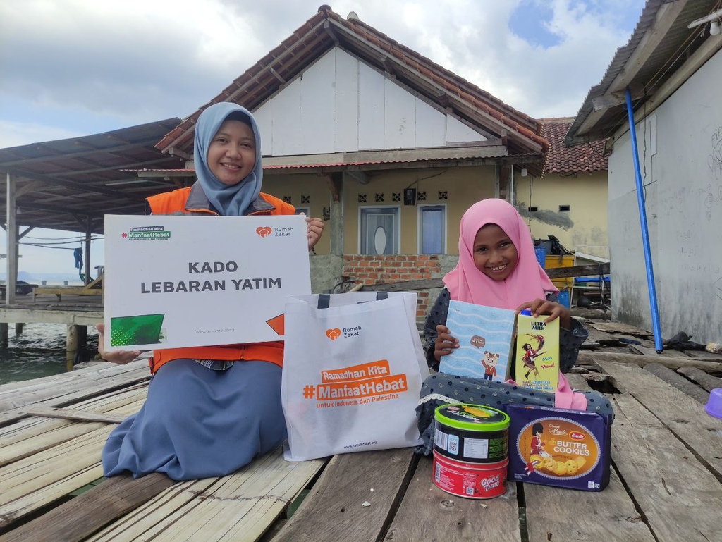 BAHAGIANYA ANDINI SAAT TERIMA KADO LEBARAN YATIM DI RAMADHAN INI ...