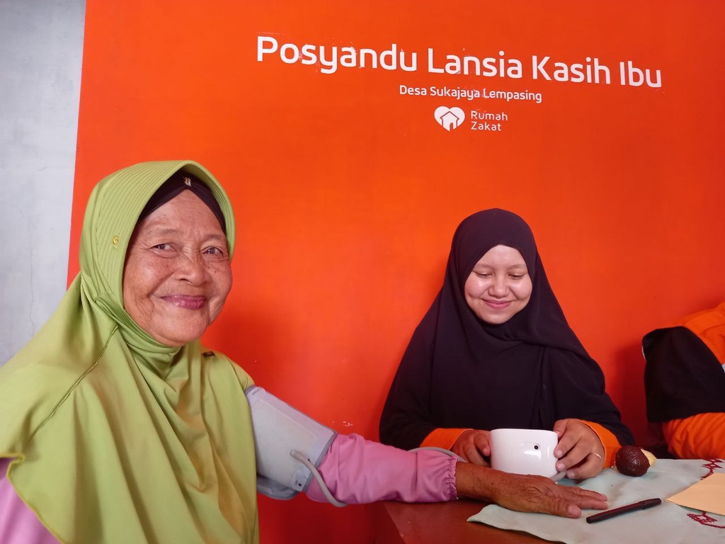 JAGA LANSIA TETAP SEHAT, RUMAH ZAKAT ADAKAN KEGIATAN POSYANDU LANSIA - Rumah Zakat